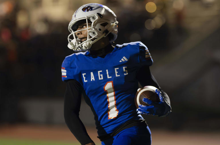 This lightning fast 6-foot-3 weapon ready to light up WA football in fall