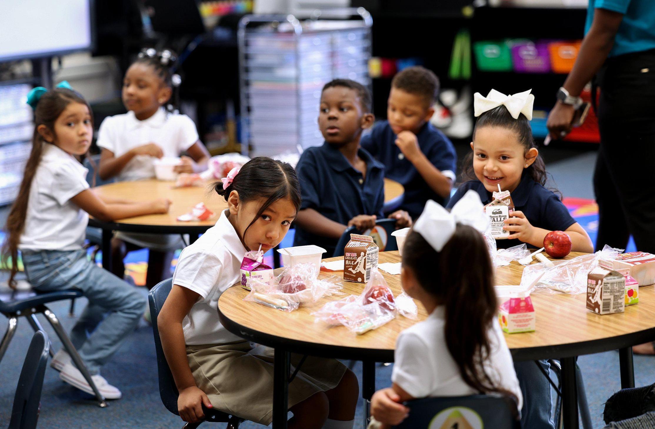Fort Worth ISD offers free lunch to children over Thanksgiving break