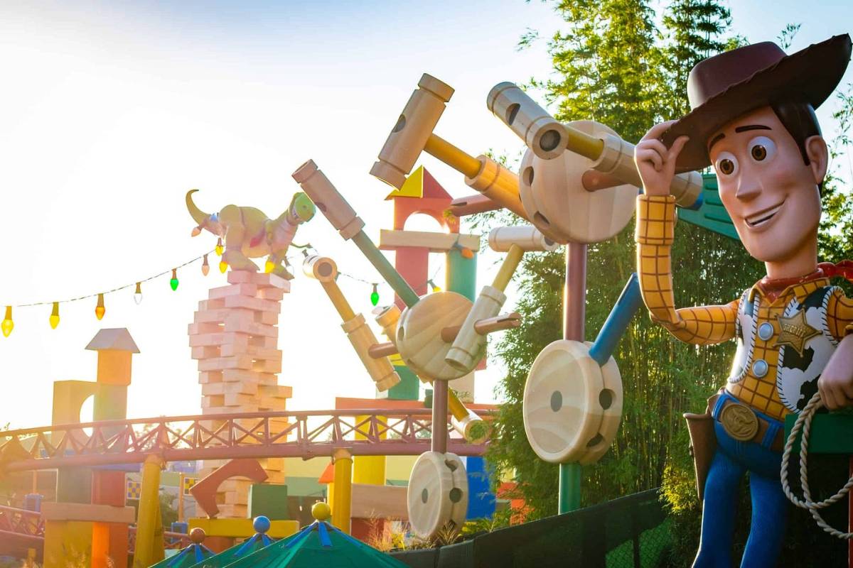 Can You Really Go to Disney World and Buy Nothing?