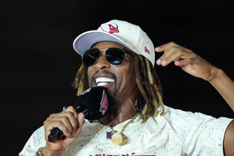 Who is headlining the NFL’s halftime shows on Thanksgiving?