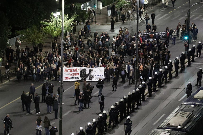 Πολυτεχνείο: Άνοιξαν οι δρόμοι στο κέντρο της Αθήνας μετά την μεγάλη πορεία