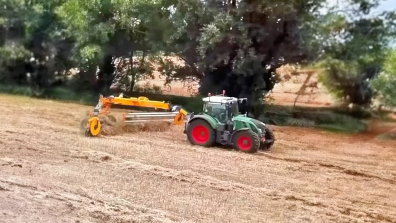 Fendt tractor powers through big V rake