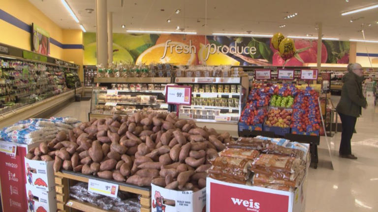 Weis makes $40,000 donation to combat food insecurity