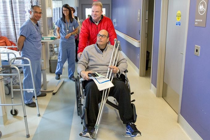 If You Have This Symptom, It’s Officially Time for a Knee Replacement ...