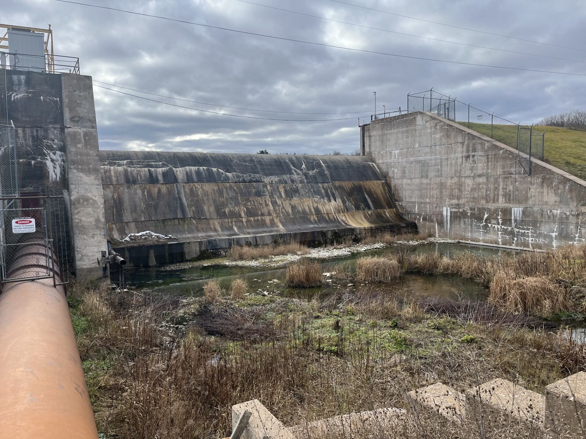 Federal government calls for surrender of Au Train Dam