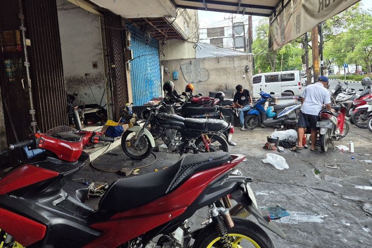 Cara aman menghidupkan motor yang lama nganggur
