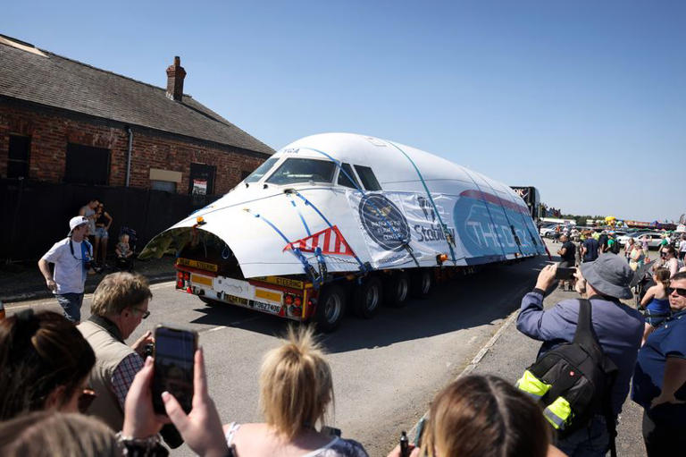 You can now buy a real Boeing 747 used to 'fly' to airports around the ...