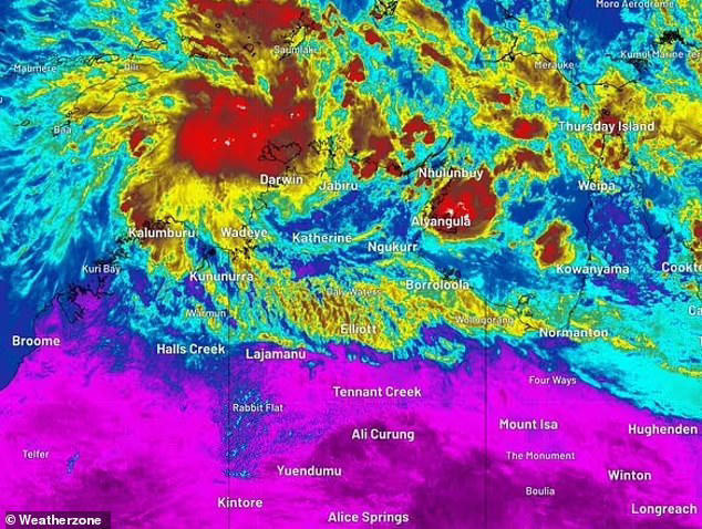 Brace for impact: Thousands of Aussies at high risk of rare cyclone