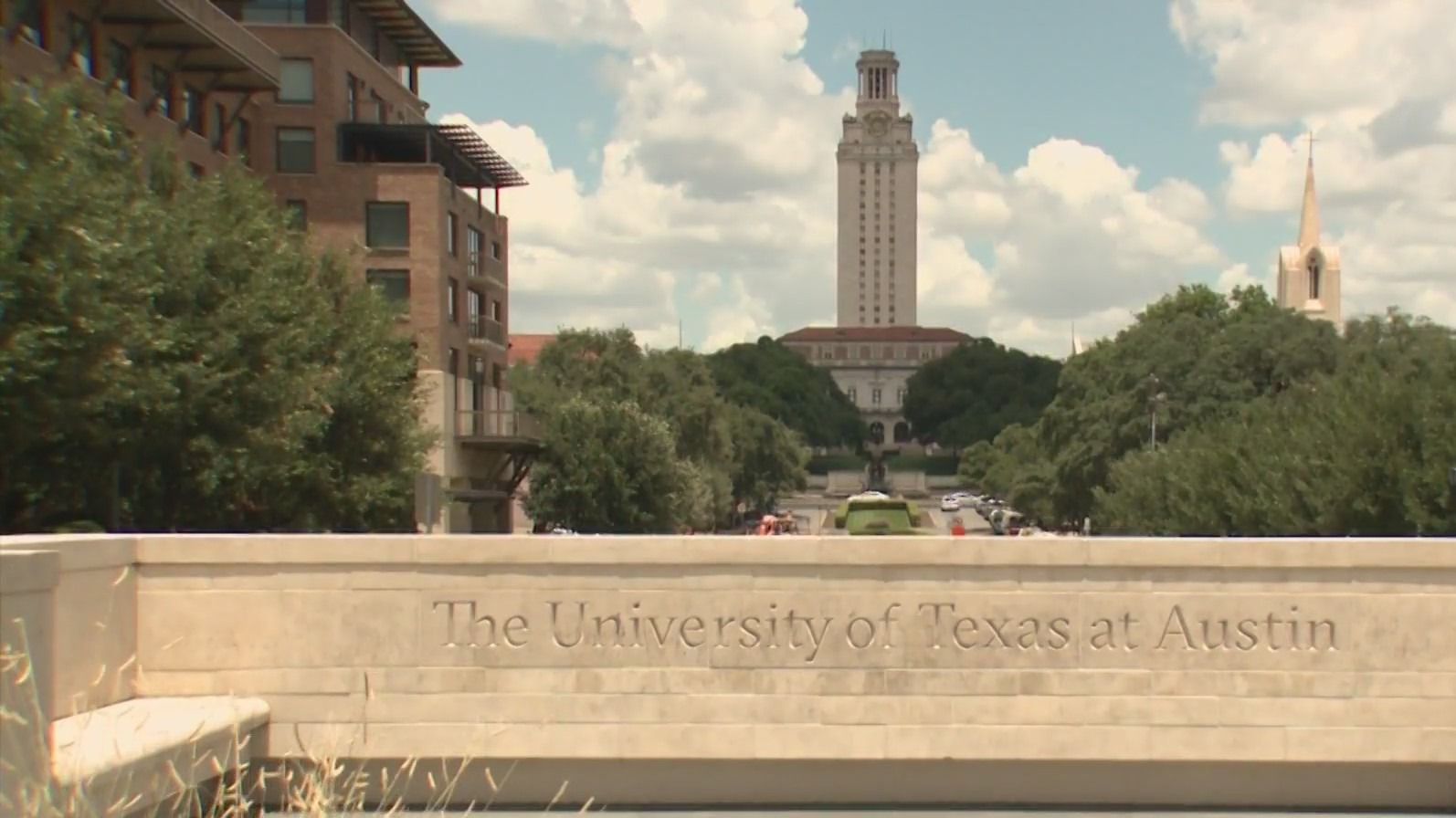 ‘What’s actually happening’: UT Austin students feel left in the dark ...