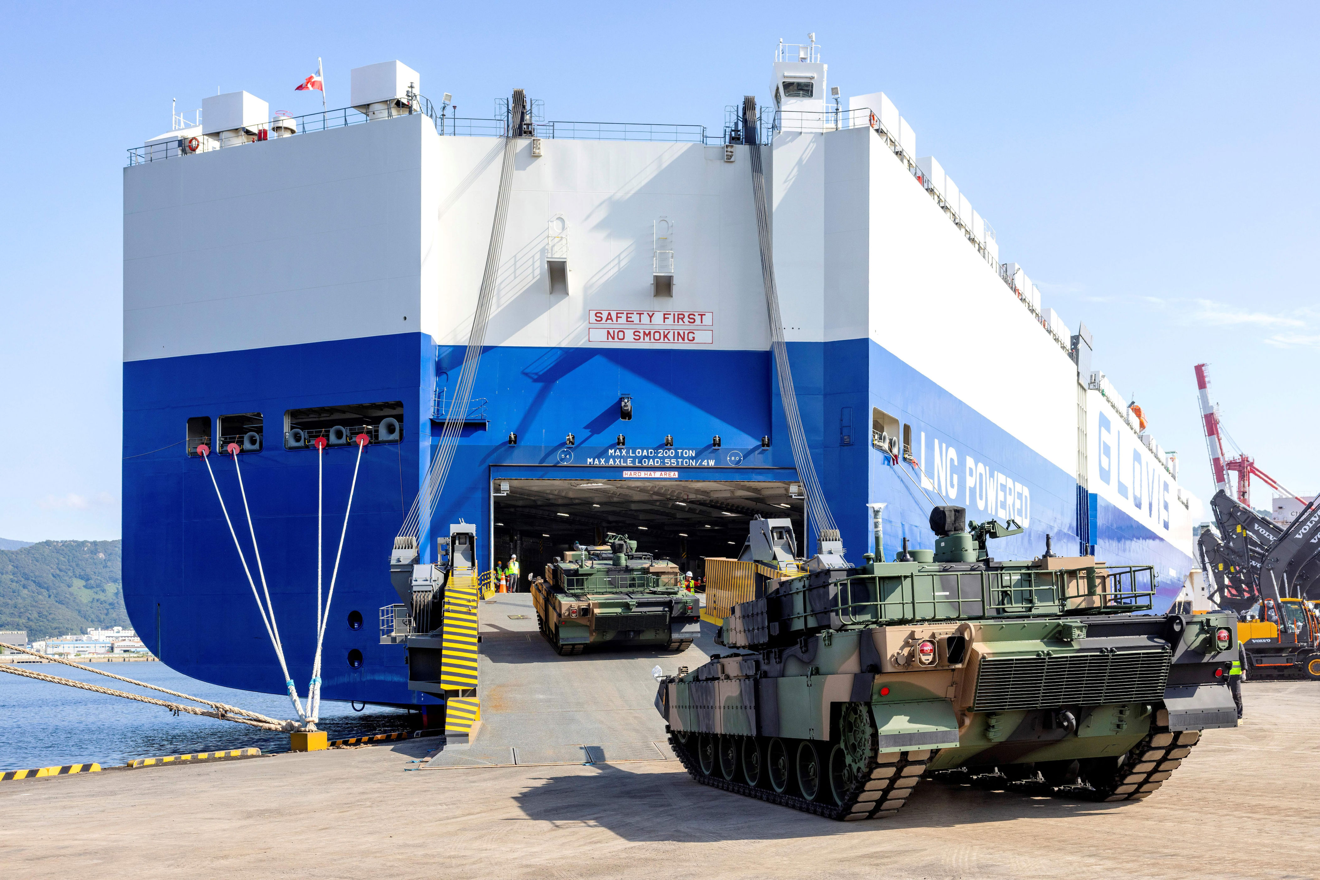 Hyundai Glovis Transports K2 Tanks, K9 Howitzers via Car Carriers