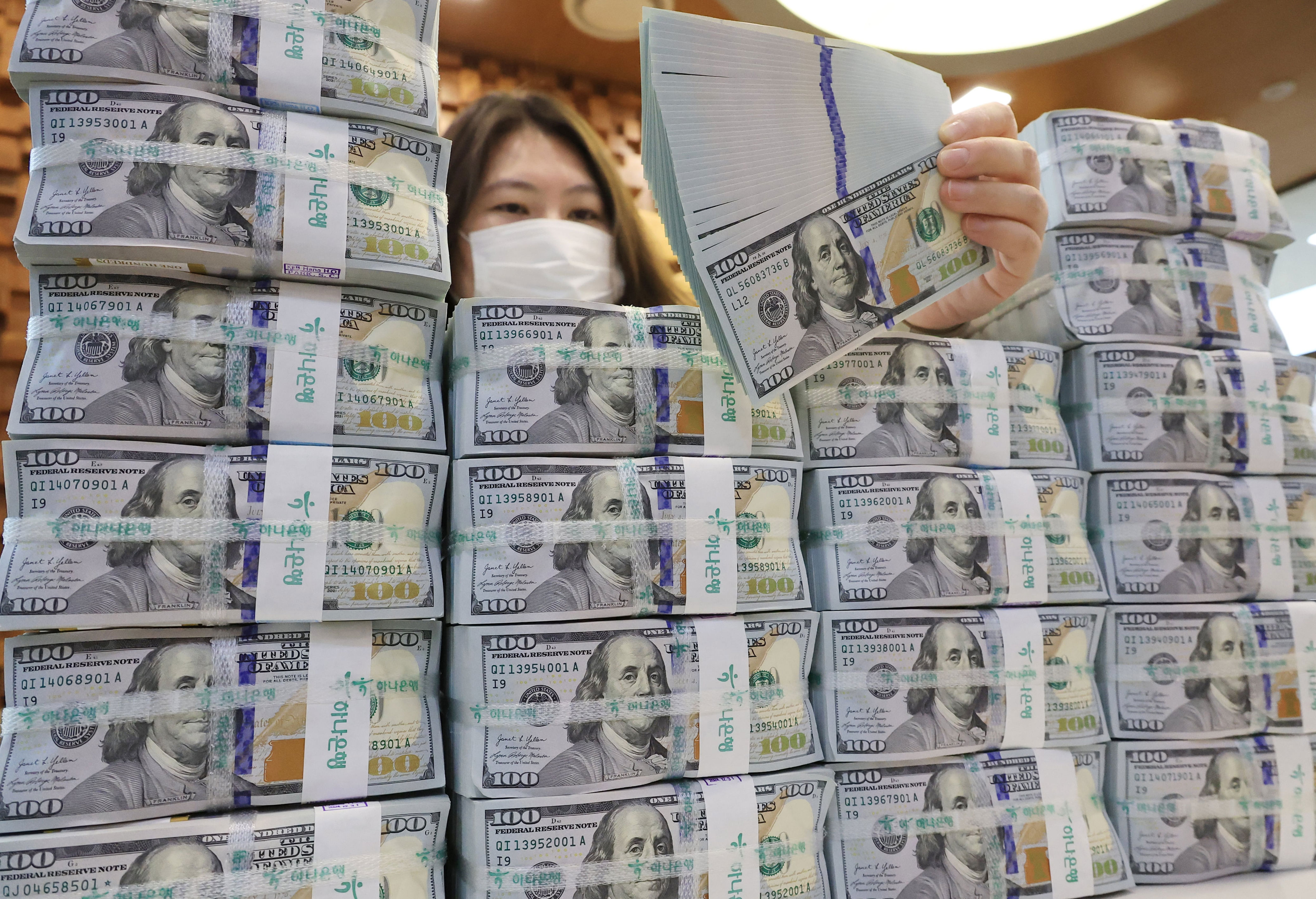 Won-Dollar Exchange Rate Opens at 1,463, up 5 Won