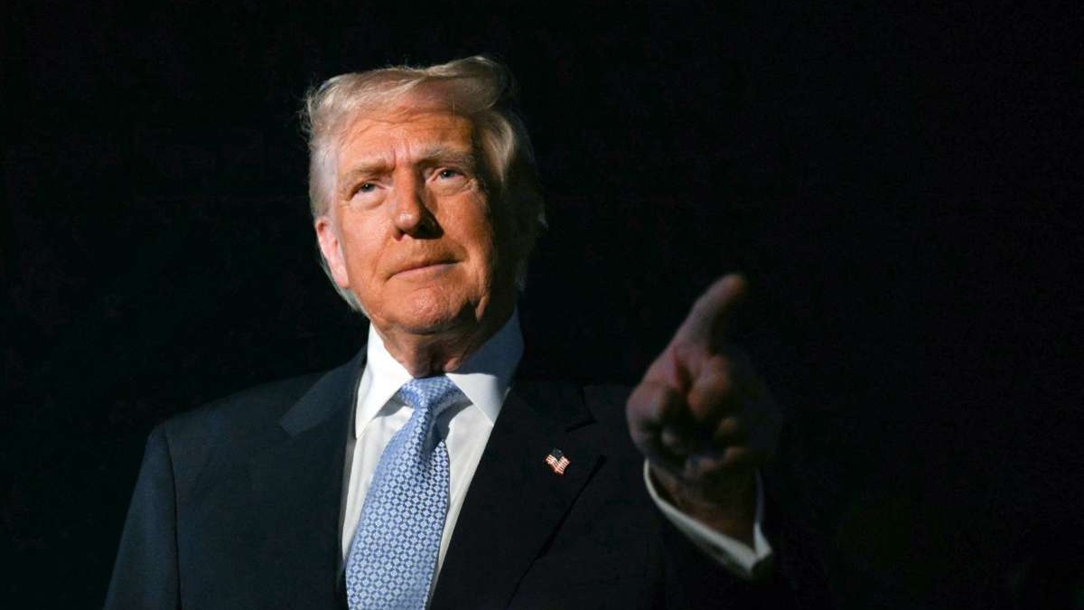 GOP Privately Fears a "Wipeout" in 2026 as Trump's Poll Numbers Sink