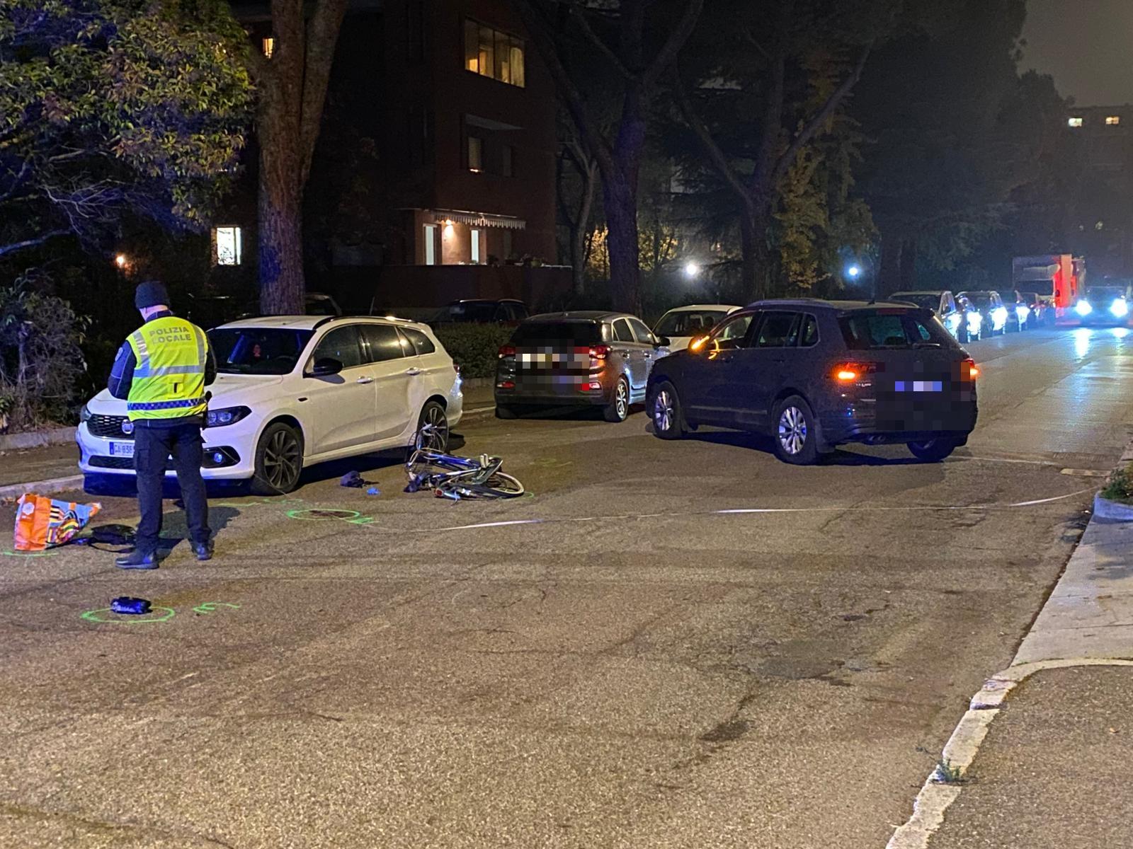Anziano investito in via Rossini, l’auto scappa, è caccia al pirata. L ...