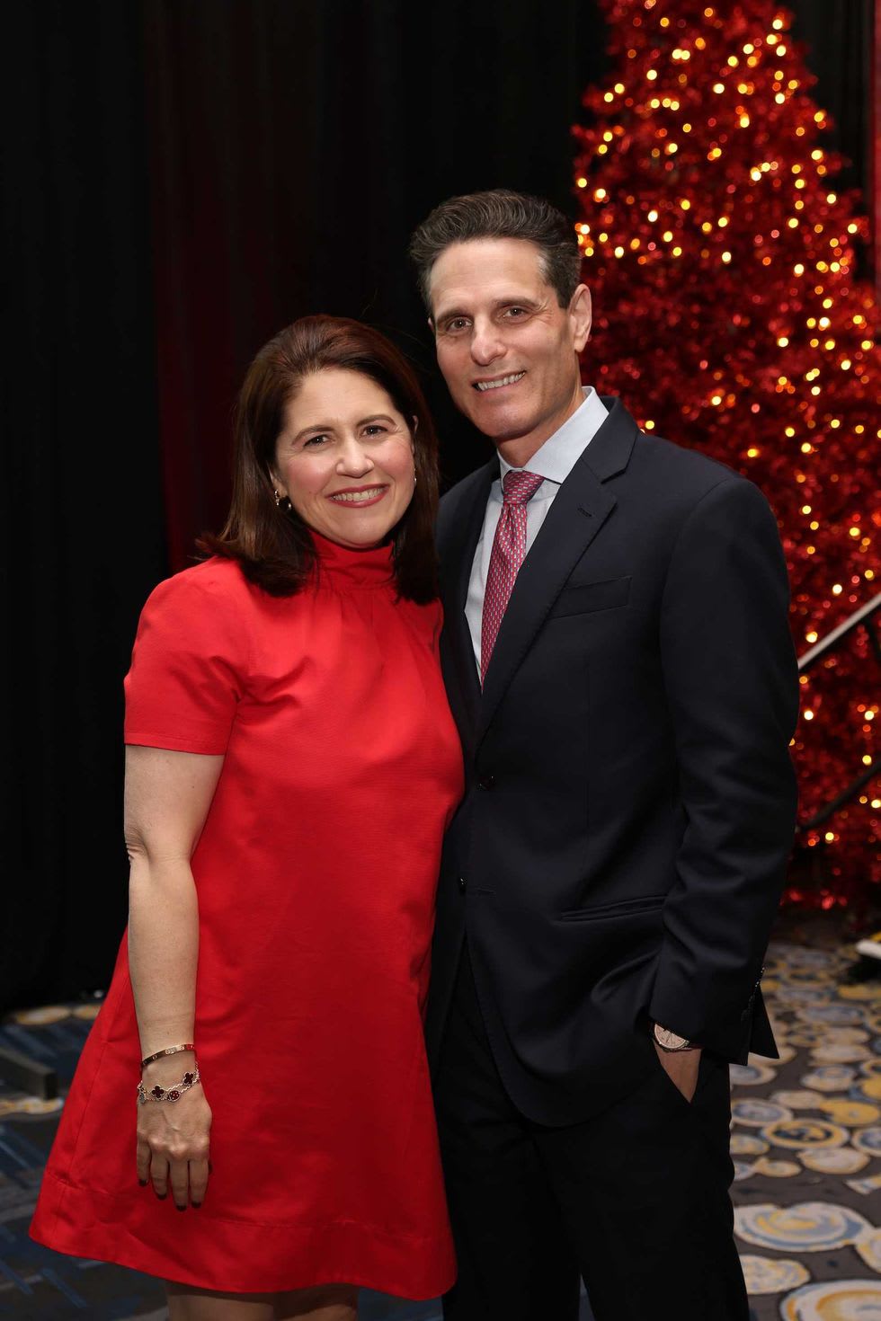 Astros legend Jeff Bagwell helps Houston nonprofit raise $1 million