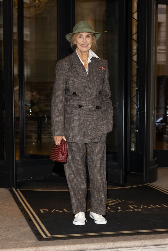 Legendary Supermodel and ‘70s It Girl Lauren Hutton Turns 82 and Is ...