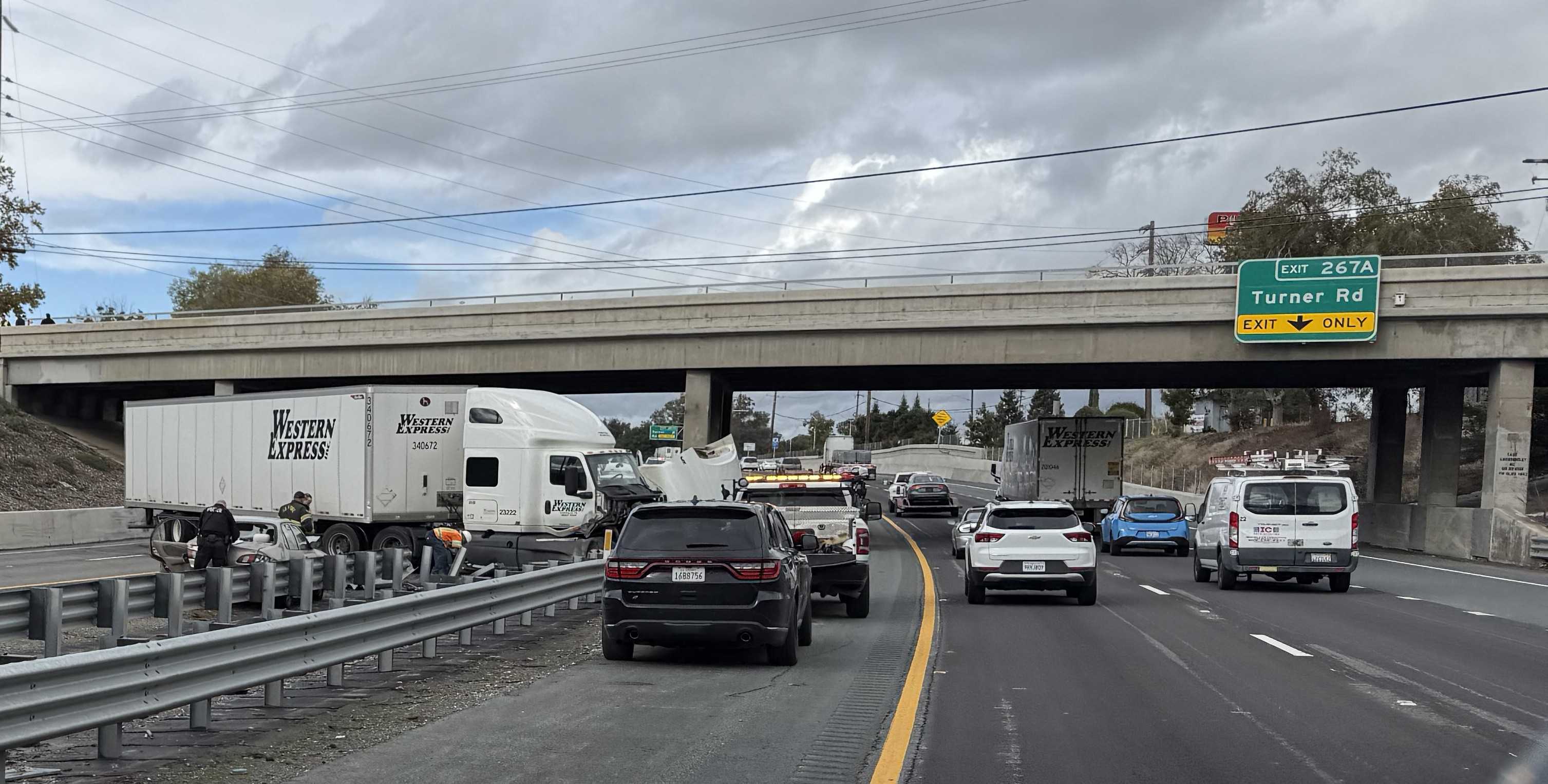 Big rig crash snarls Highway 99 traffic in Lodi