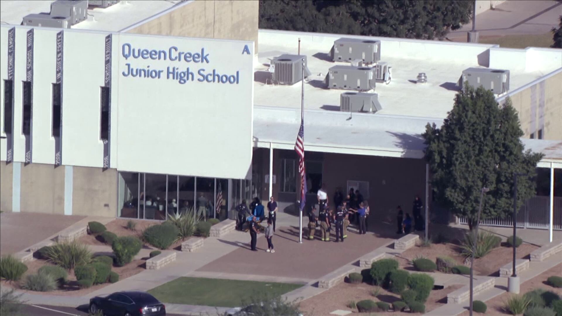 4 students stung by bees during fire drill outside Queen Creek school