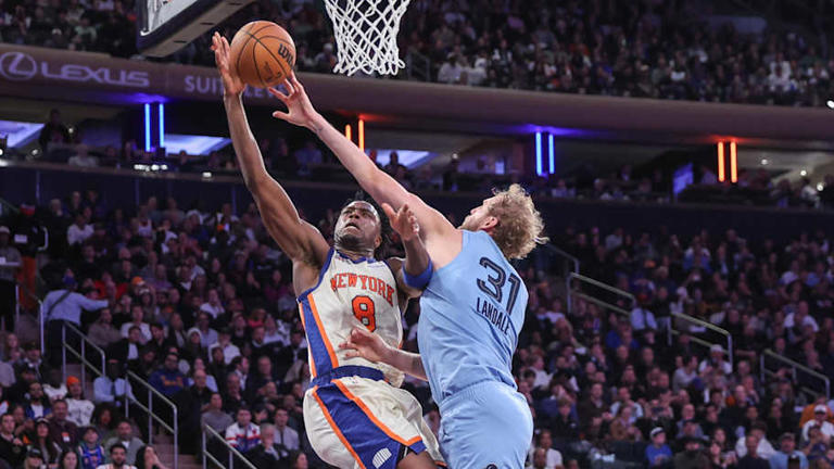 Fans React to Knicks Growing Injury Bug