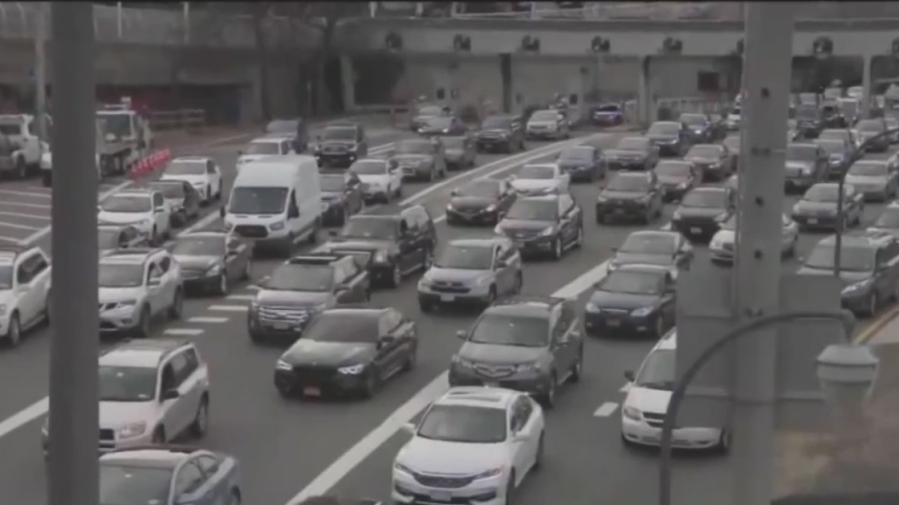 Gridlock alert: These are the worst days to drive during the holiday season