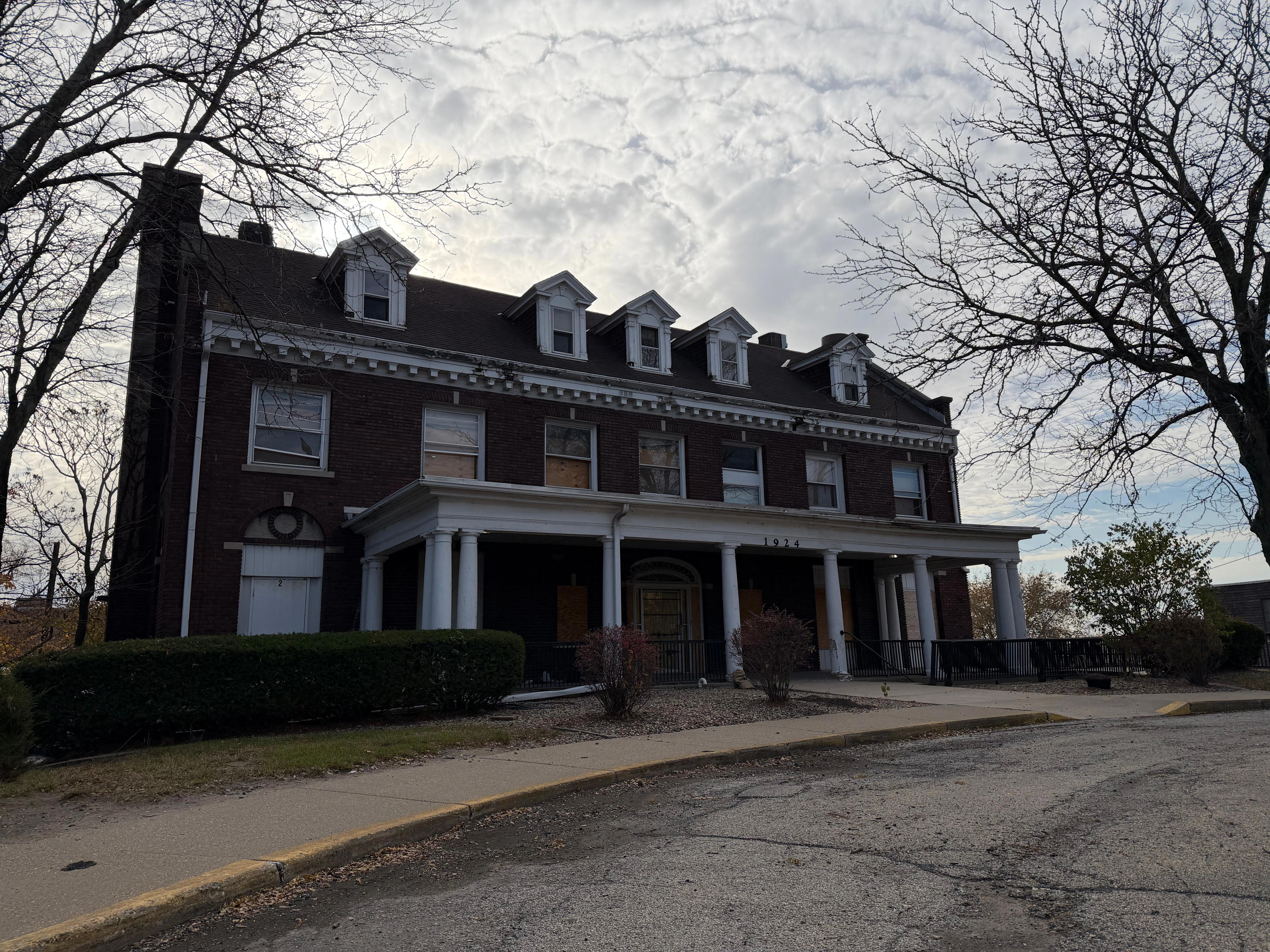 Proposed halfway house asked to meet with Peoria business community