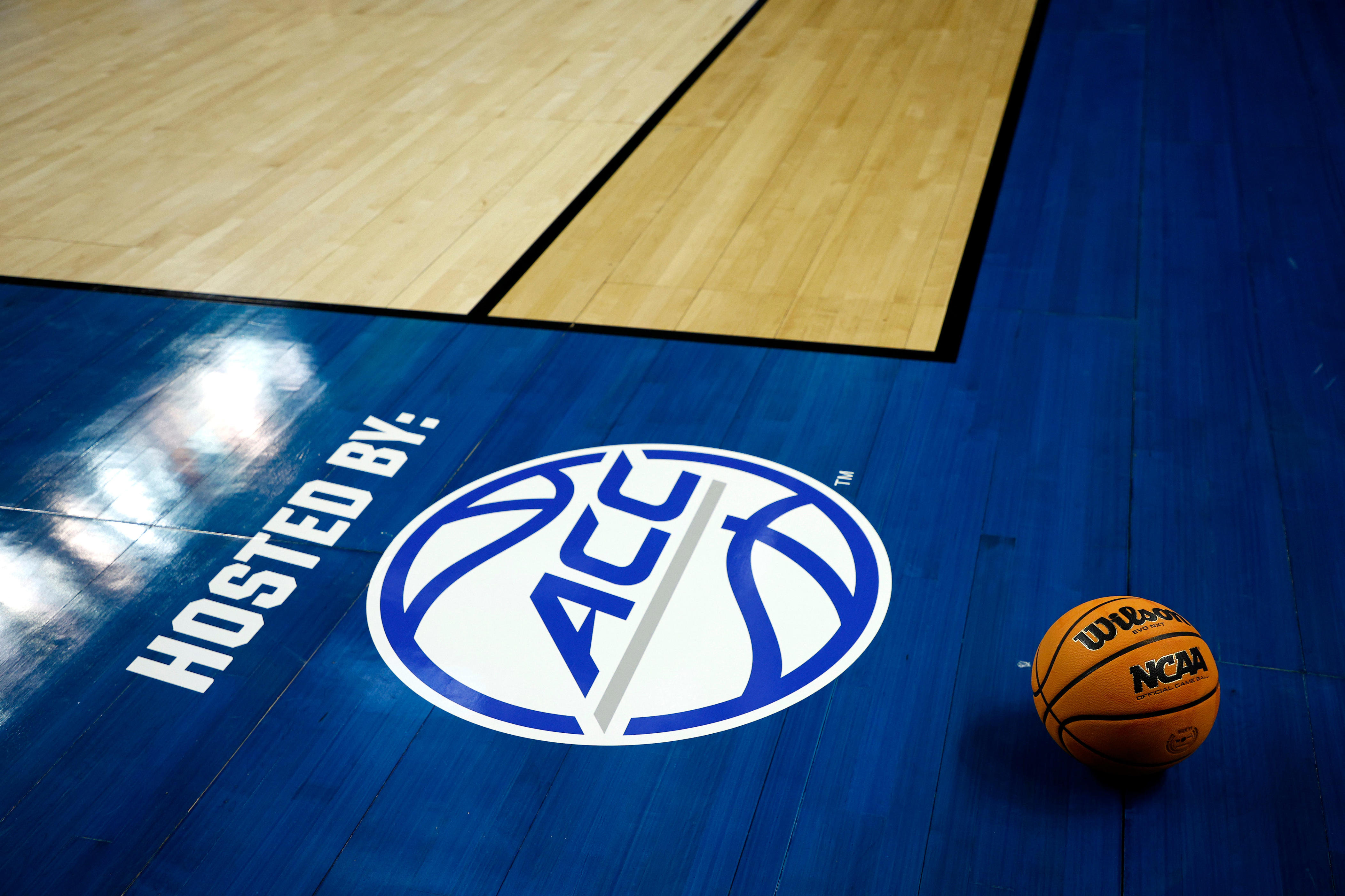 NCAA men's basketball coaches poll Top 25 updated after marquee teams ...