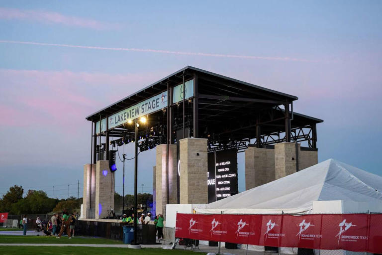 Round Rock opens new Lakeview Pavilion in park with concert, fireworks