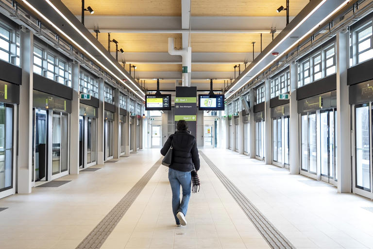 'Truly incredible': Commuters impressed with new branch of Montreal's ...