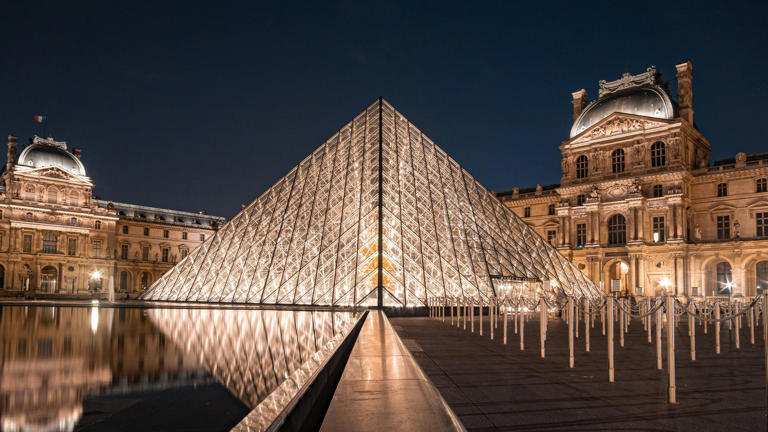 The Story Behind How The Mona Lisa Became The Most Famous Painting In ...