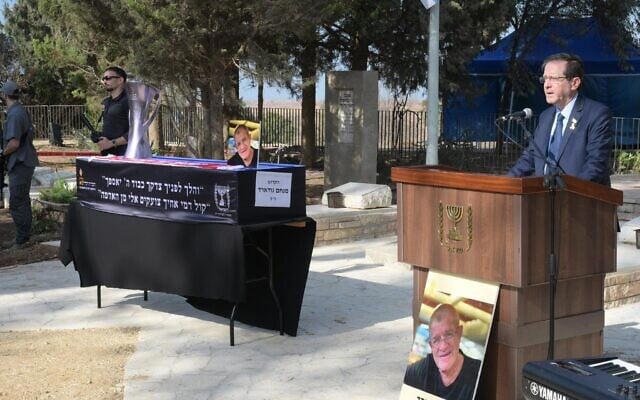 Hamas hands over ‘findings’ to Red Cross, not body of hostage, Israeli ...