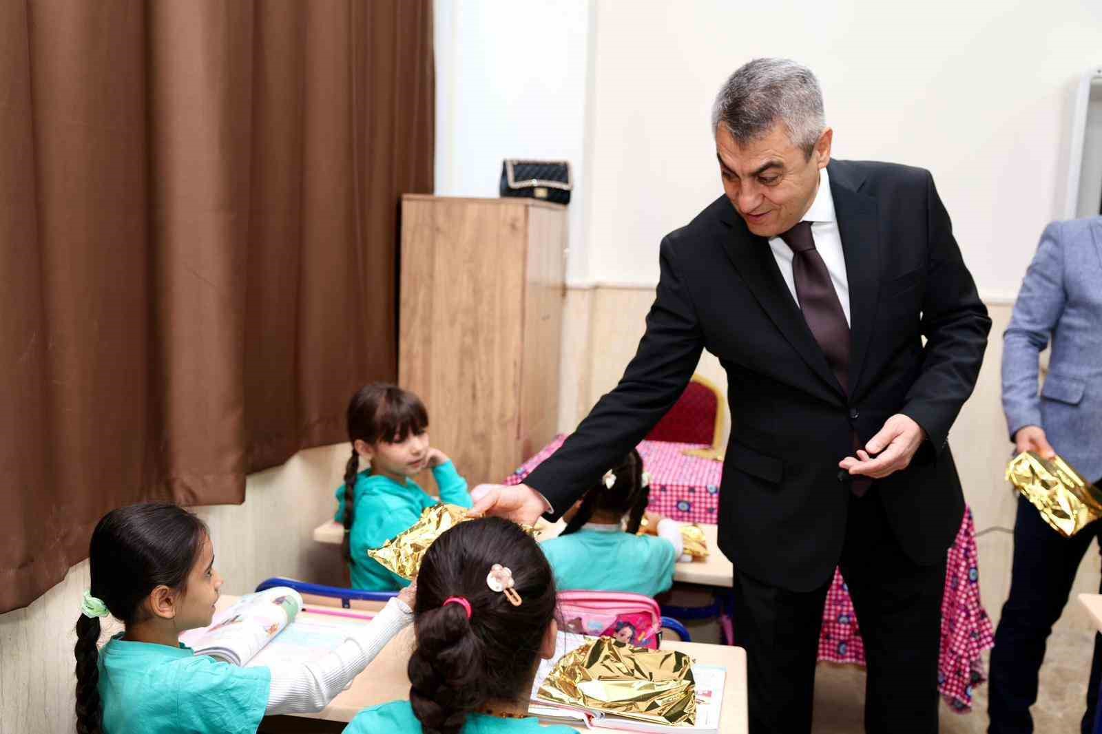 Vali Toros: "Yıkılan bin 469 derslik yerine bin 534 modern derslik yaptık"