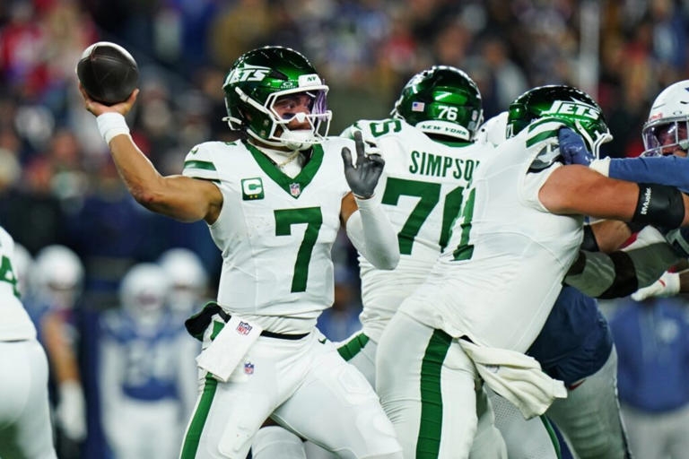 Jets to Bench Fields & Start Taylor at Quarterback