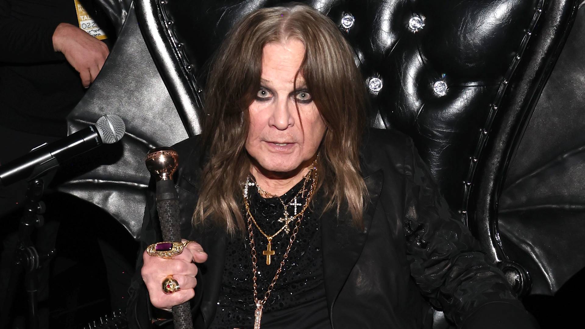 Versão IA de Ozzy Osbourne causa polêmica e filho Jack se manifesta