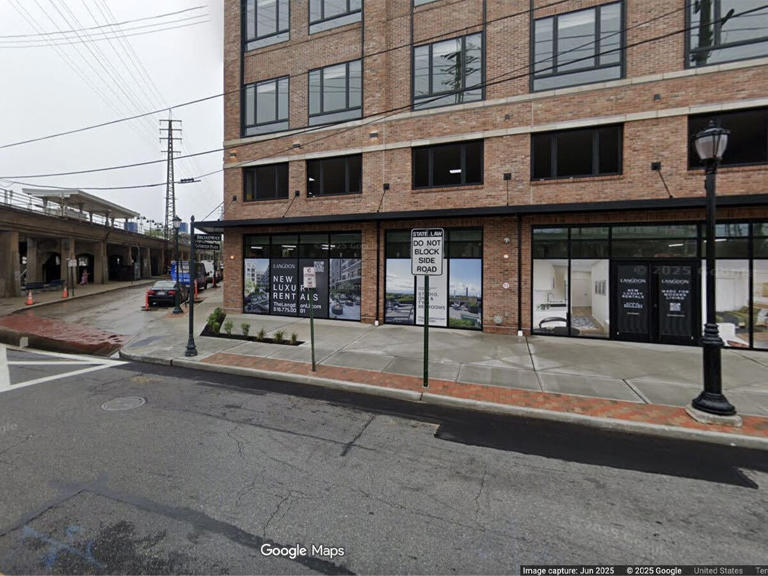 Coffee Lobby Moves In Opposite Lynbrook LIRR