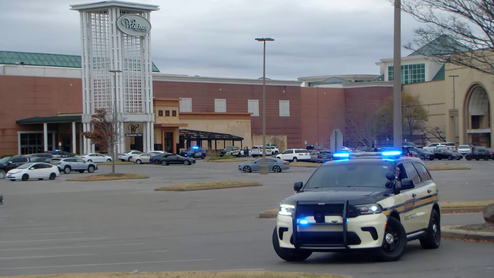1 dead after shooting inside Wolfchase Galleria mall; suspect detained