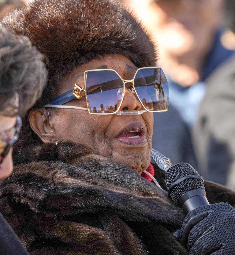 Greenville leader who pushed for pedestrian bridge, school and helped ...