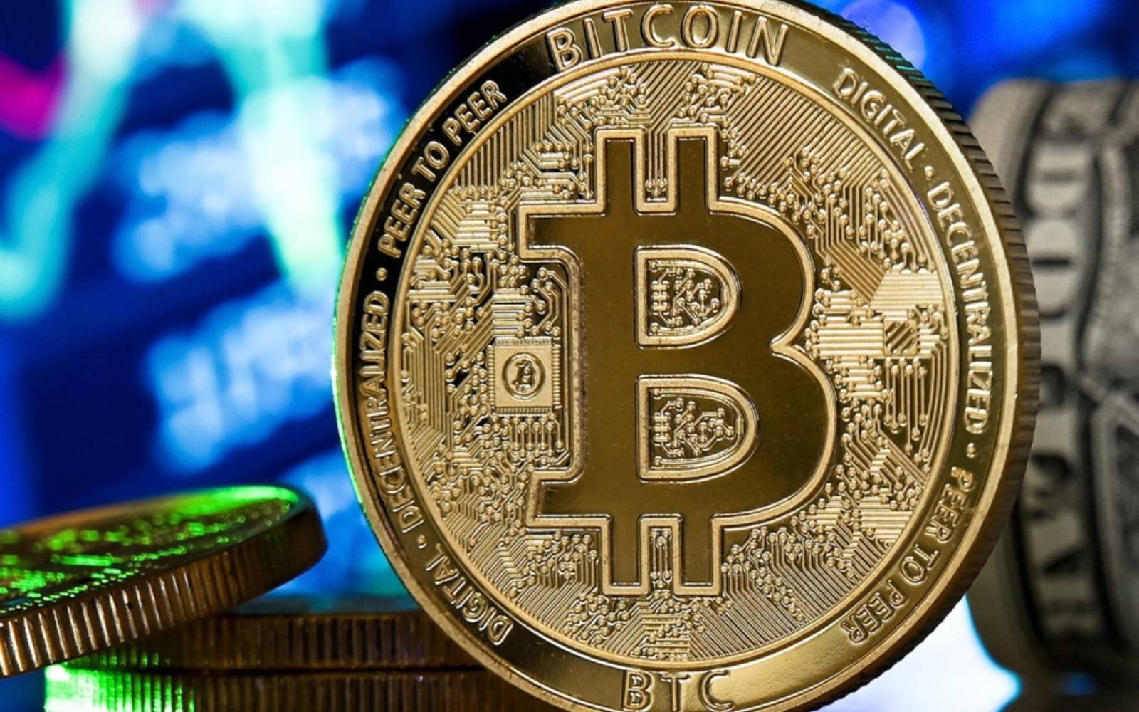 Bitcoin slips as Fed chair speculation hits risky assets