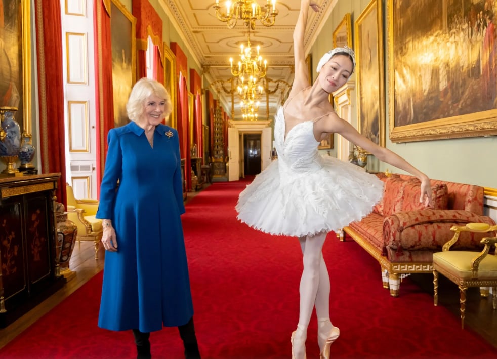 Korean Ballerina Lee Sang-eun Performs 'The Dying Swan' for Queen Camilla