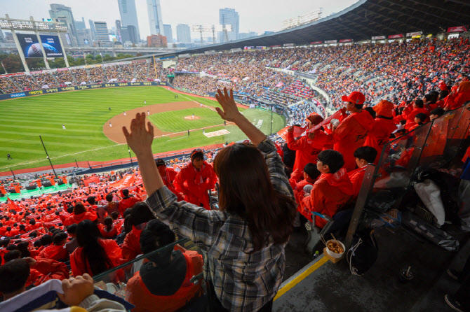 KBO, CJ ENM과 유무선 중계권 재계약 합의