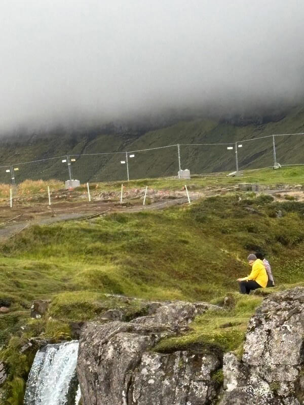 Onlooker captures photos of tourists' entitled behavior in national ...