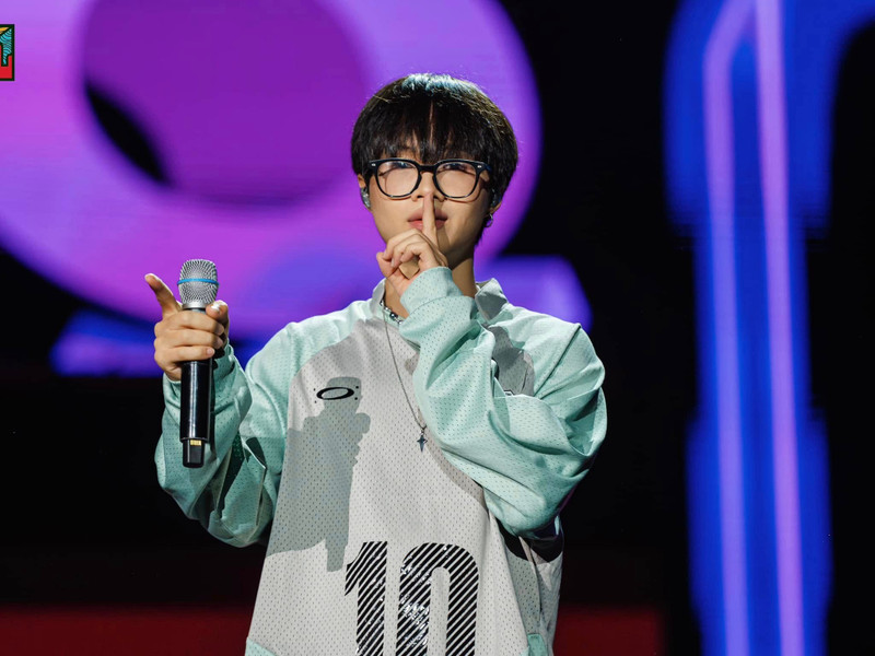 Rapper Low G không chụp ảnh với sinh viên Hà Nội