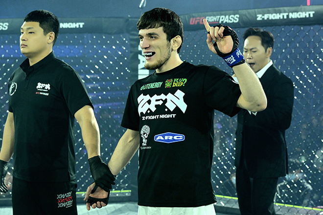 UFC 김동현 잡은 강자, 정찬성 제자에 압승 [ZFN]