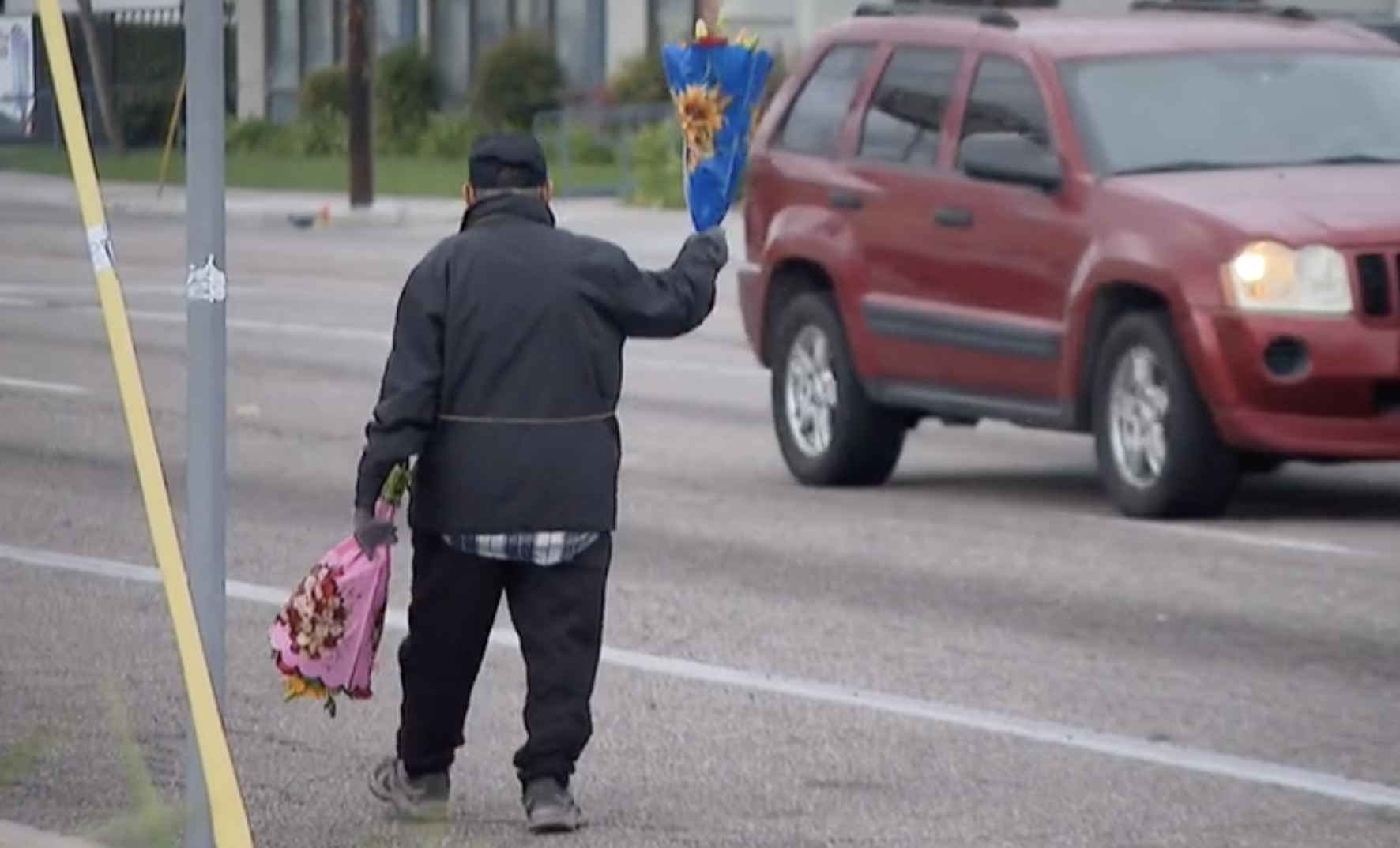 Comunidad de Downey se moviliza para ayudar a vendedor de flores de 70 ...