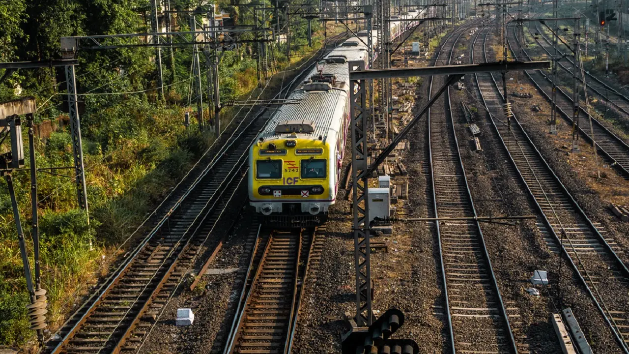 Rail fracture disrupts Mumbai local services on Central Railway’s main line