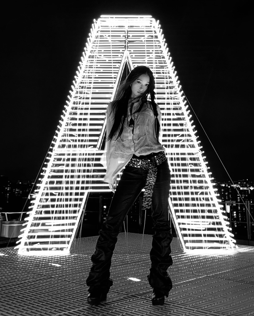 “wait you sure you could keep up”…애니, 도발적 카리스마→심야 도시 압도