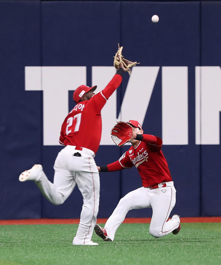 KBO, 2025 수비상 수상자 발표…투수 부문 KT 고영표