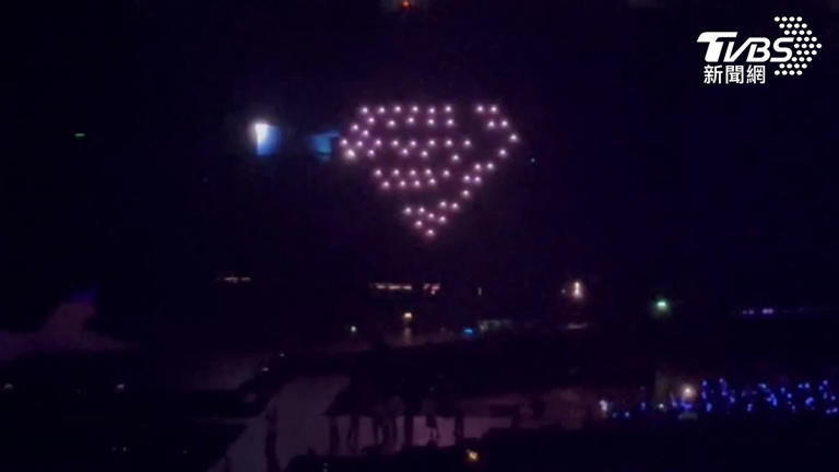 Super Junior終場出動60台無人機應援 韓網大讚！利特深夜直播超感動