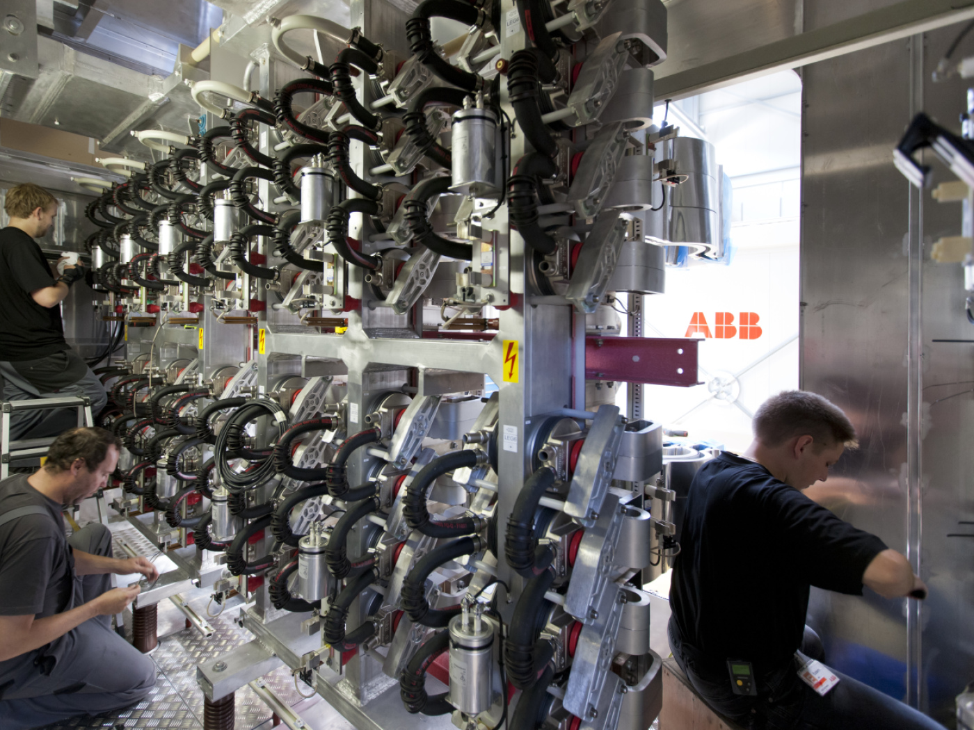 ABB setzt sich ehrgeizigeres Margenziel