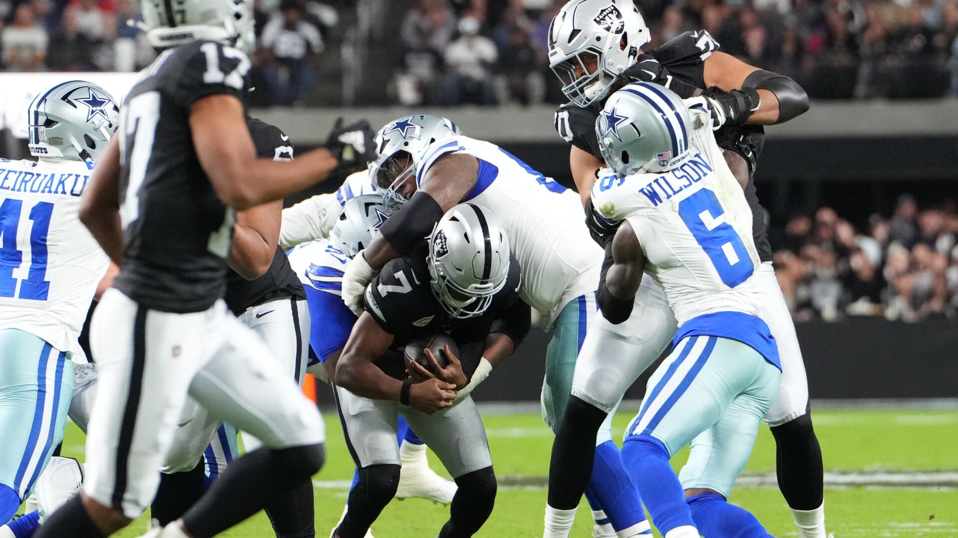 Monday Night Football: Cowboys dominate Raiders, lead 24-9 at halftime