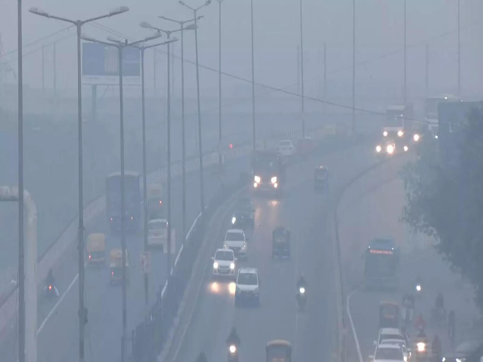 Delhi chokes amidst thick smog, pollution as AQI plunges deep into ...