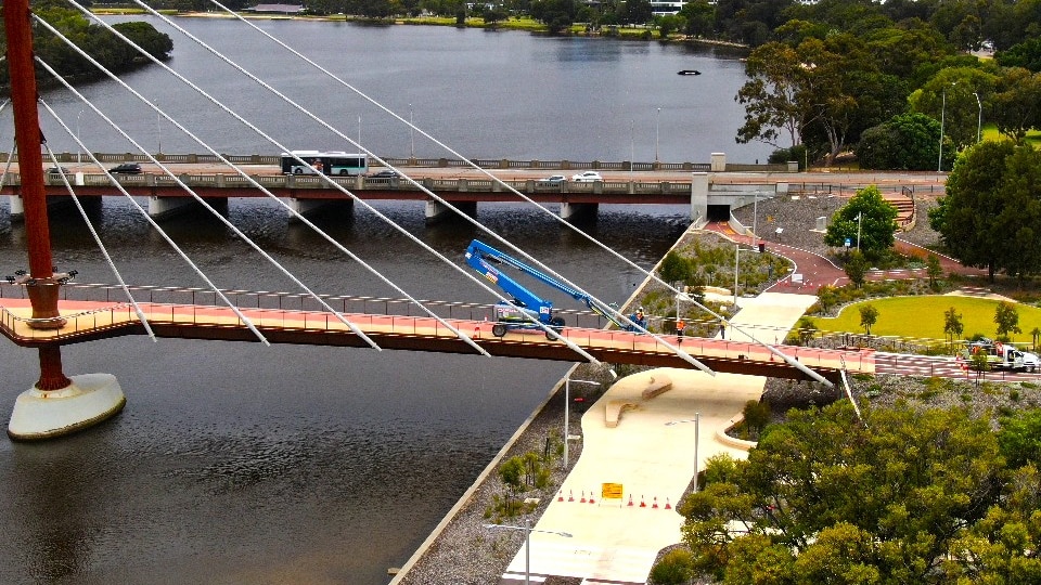 Boorloo Bridge in Perth remains closed after lighting cable failure